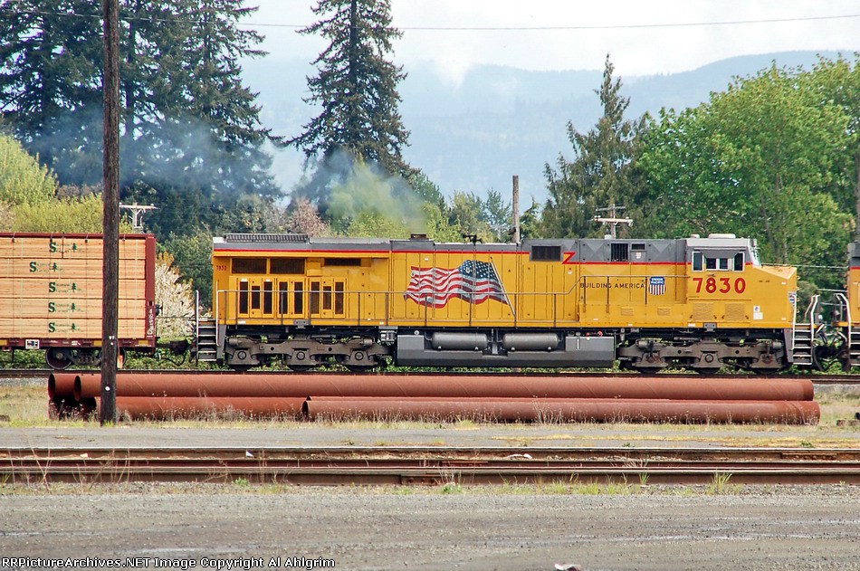 UP 7830 smok'n a bit.